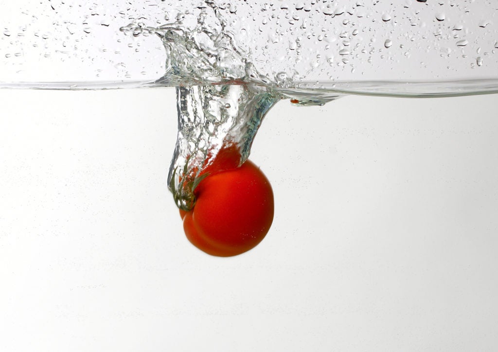 Water molecules keep nanoparticles apart - NUS Faculty of Science | NUS ...